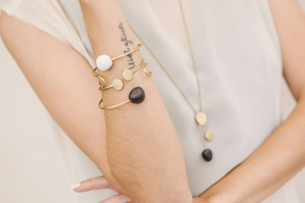 María Torné - Diseño de joyas de porcelana, bisutería artesanal y cursos.