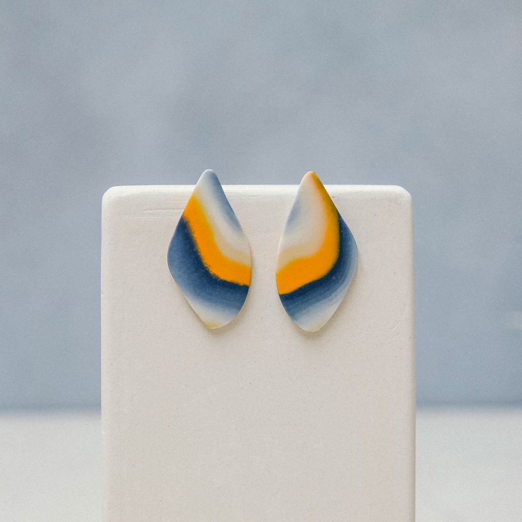 María Torné - Diseño de joyas de porcelana, bisutería artesanal y cursos.