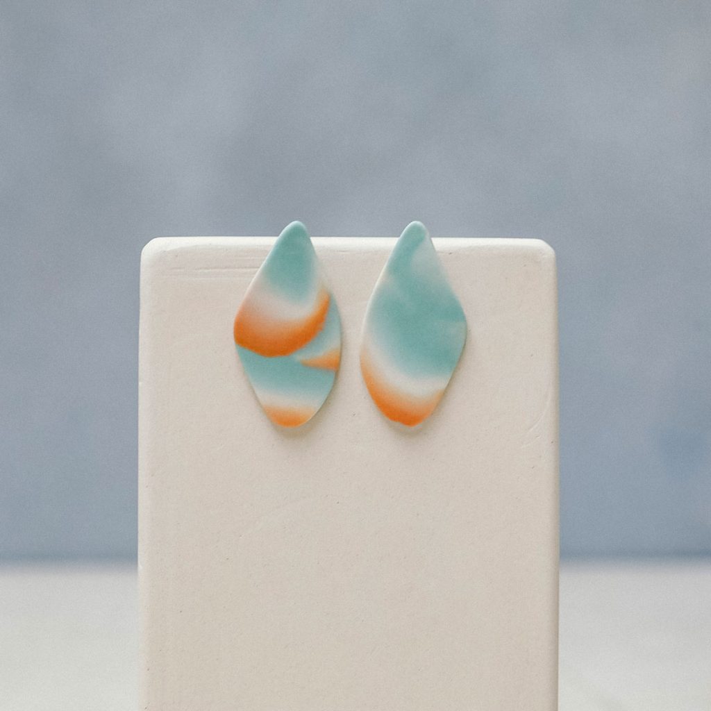 María Torné - Diseño de joyas de porcelana, bisutería artesanal y cursos.